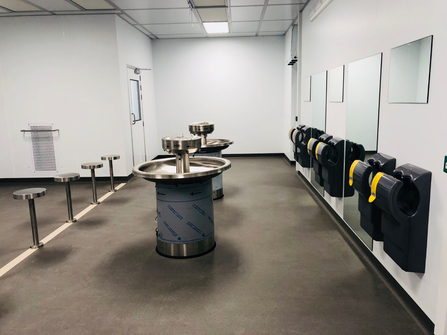 NGS Cleanrooms Gallery - NGS Cleanroom Environments - US